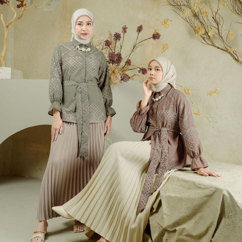 Lightsclo Official Website - LIGHTSCLO - Gameela blouse